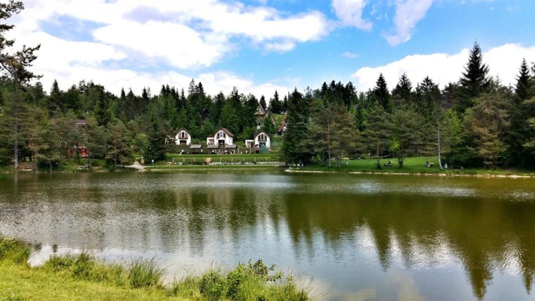 Izlet na jezero Rakitna - THE Slovenia